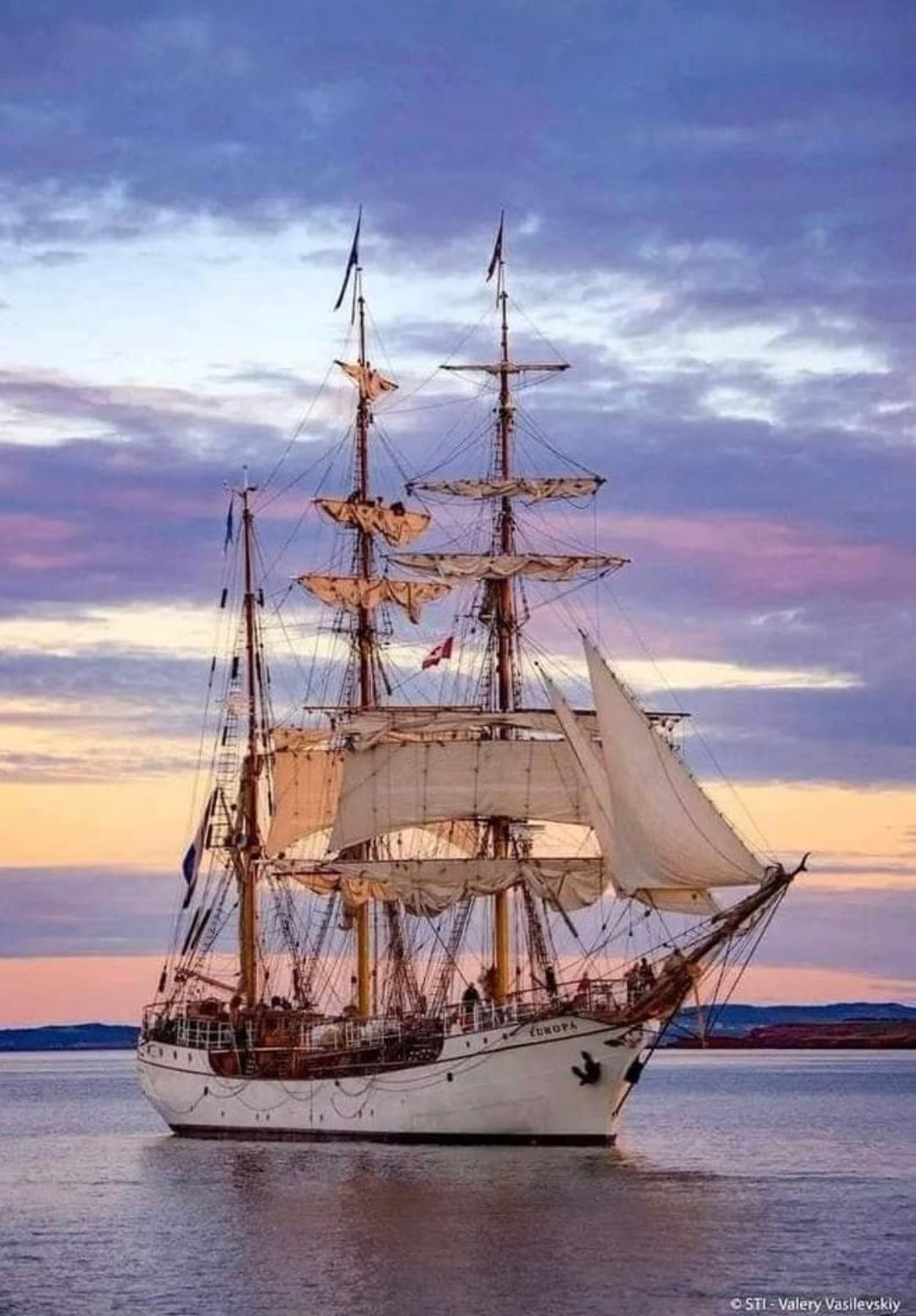 Pink Clipper Ship – Pixel Art USA